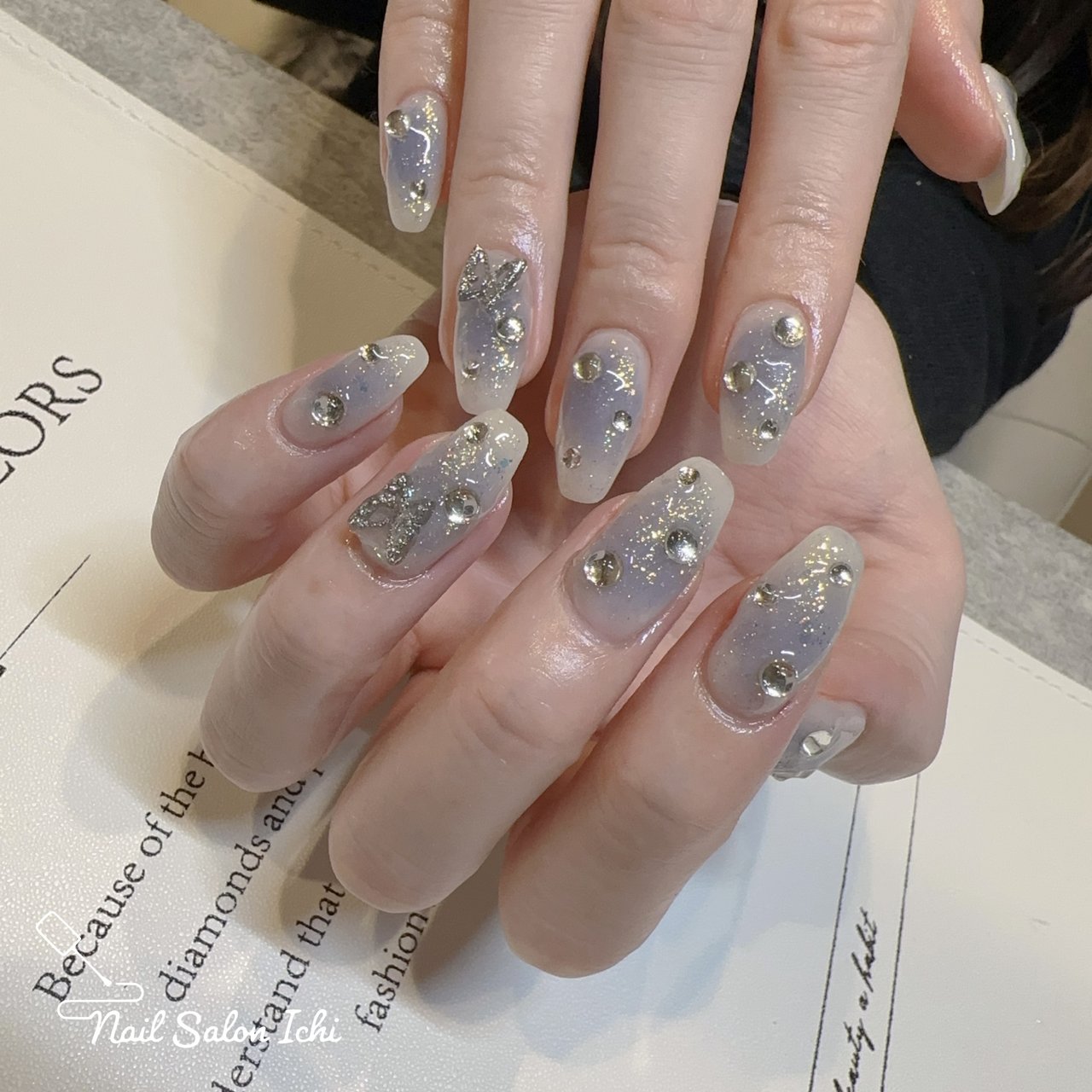 ホワイト/ブルー/シルバー - Nail Salon Ichi Toyamaのネイルデザイン[No.8590908]｜ネイルブック