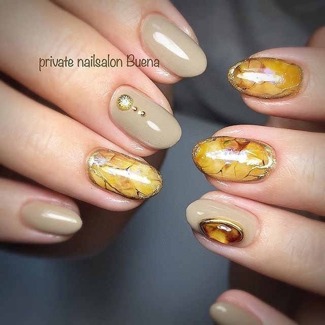 気分がグッと高まる手描きアートで脱マンネリ“秋ネイル”🎨|2018